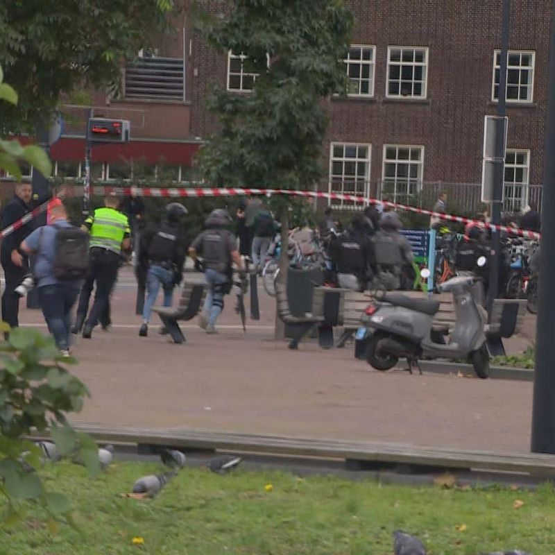 Rotterdam rouwt na dodelijke schietpartijen in woning en Erasmus MC - Rijnmond