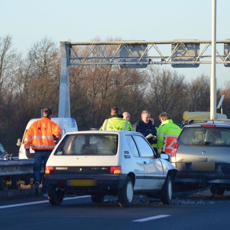 Overlast op A28 tussen Zwolle en knooppunt Hattemerbroek na ongeluk met meerdere auto's - Oost