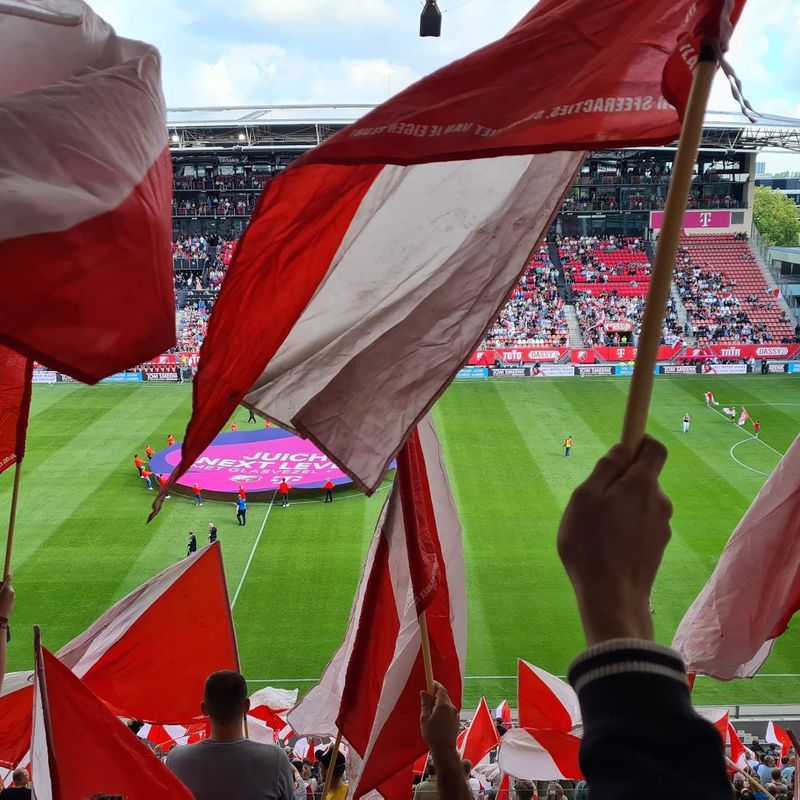 Supportersvereniging doet oproep aan fans FC Utrecht: 'Blijf positief ...
