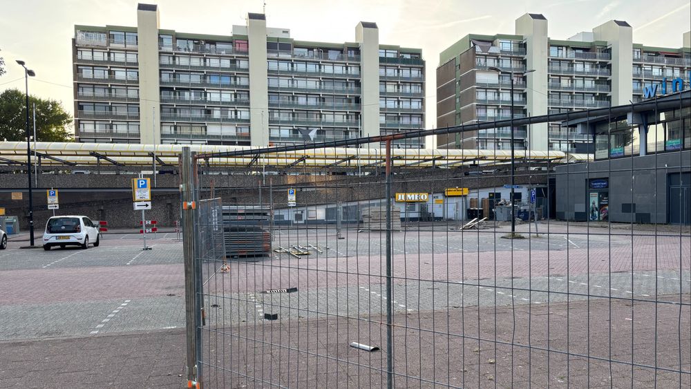 Sloop winkelcentrum uitgesteld, omwonenden balen van bouwhekken op ...