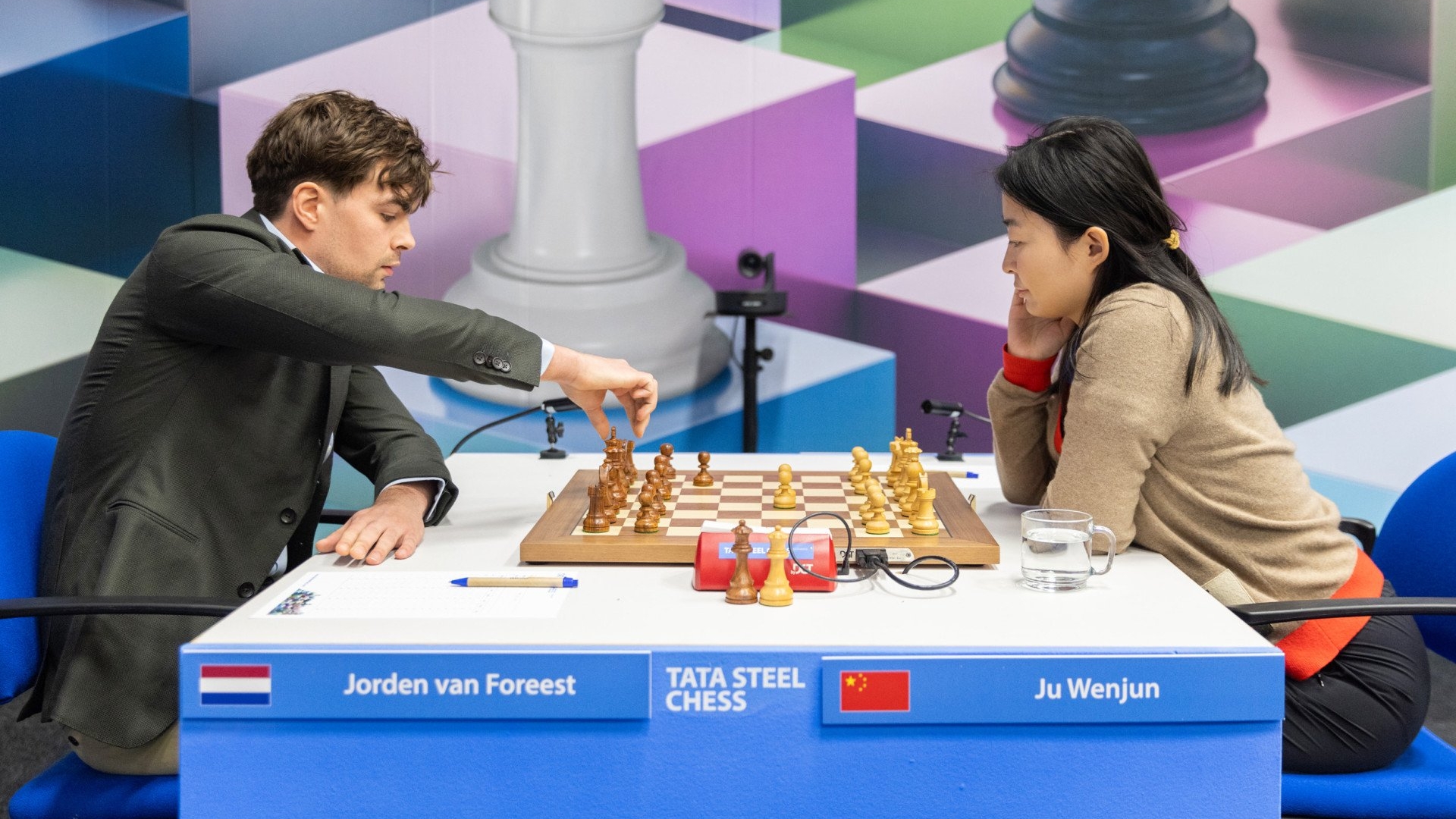 Jorden van Foreest boekt zijn eerste overwinning op Tata Steel Chess ...