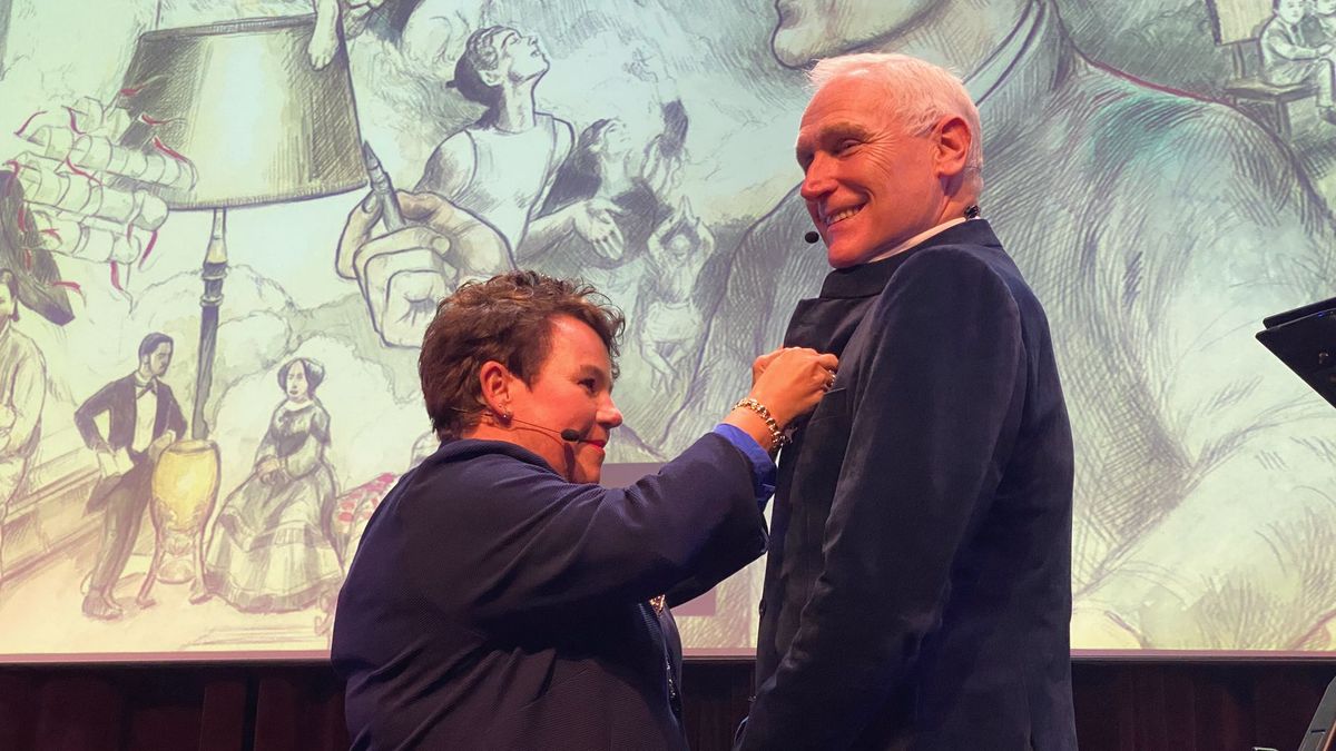 Lintje voor 25-jarig schrijversjubileum Arthur Japin - RTV Utrecht