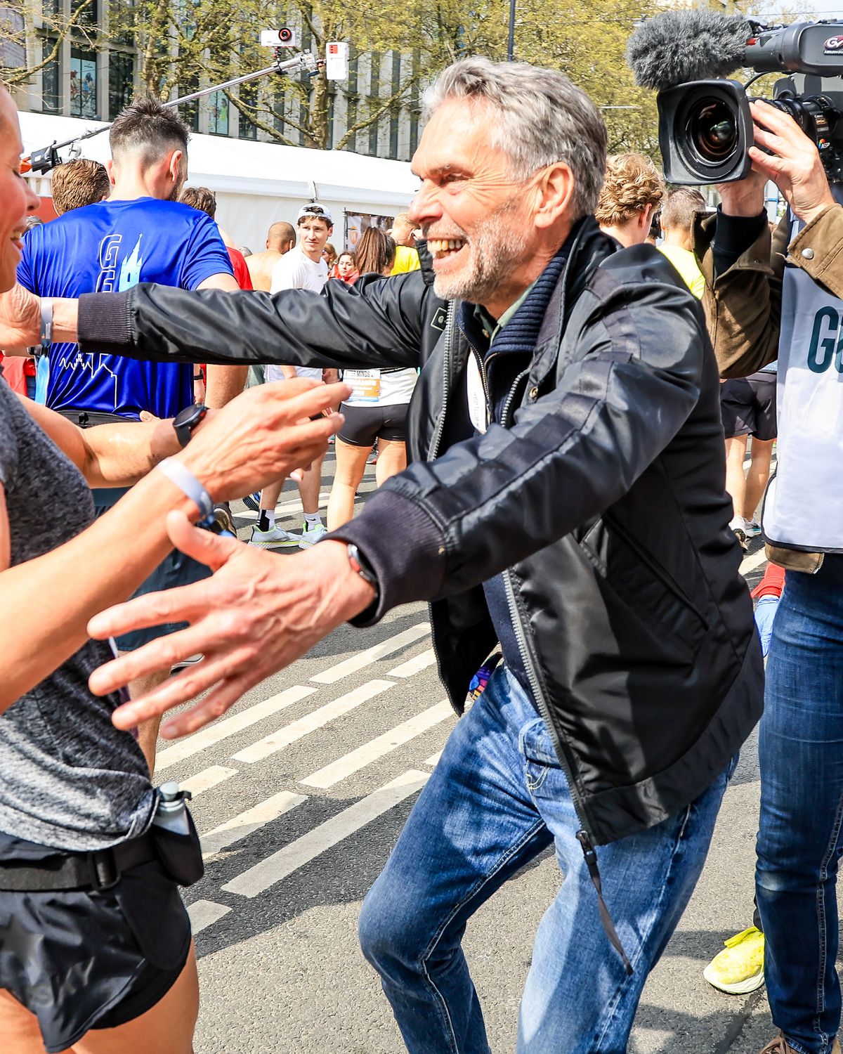 Premier Schoof is apetrots op vriendin na uitlopen snelle marathon ...