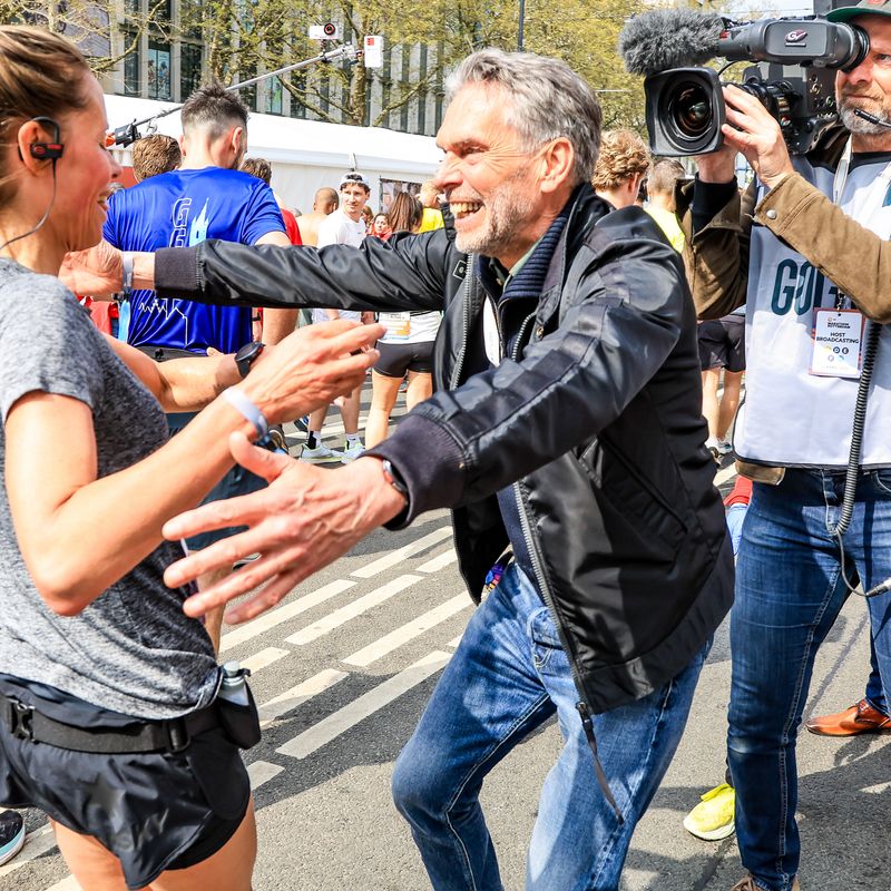 Premier Schoof is apetrots op vriendin na uitlopen snelle marathon ...