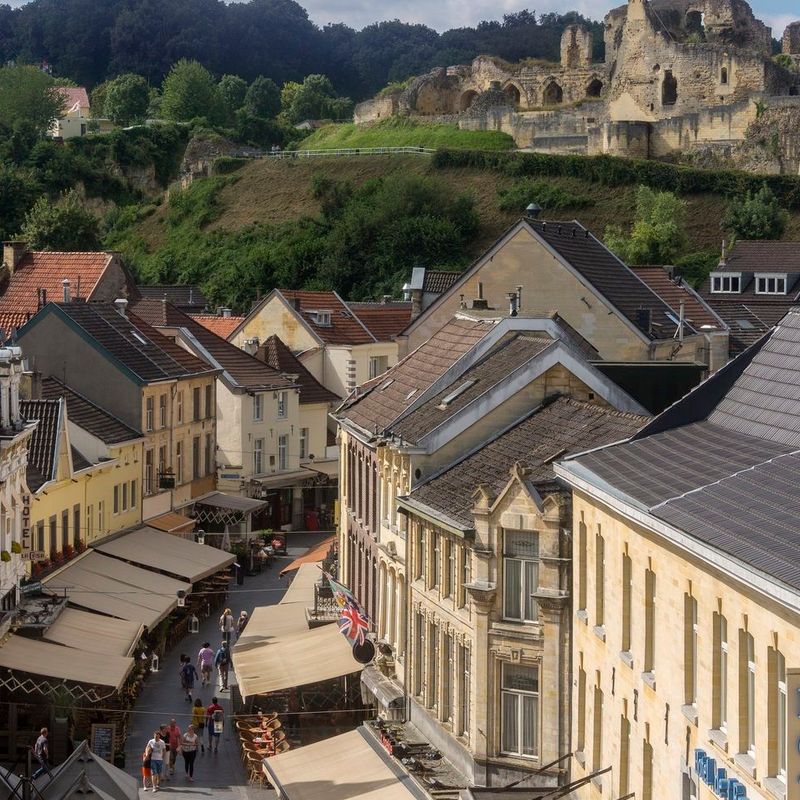 Einde aan reclamewildgroei in centrum van Valkenburg - L1 Nieuws
