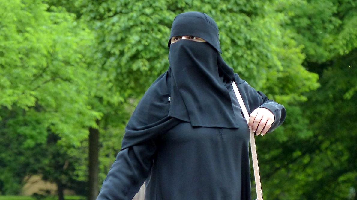 5 dingen die je moet weten over het (gedeeltelijk) boerka-verbod - Rijnmond