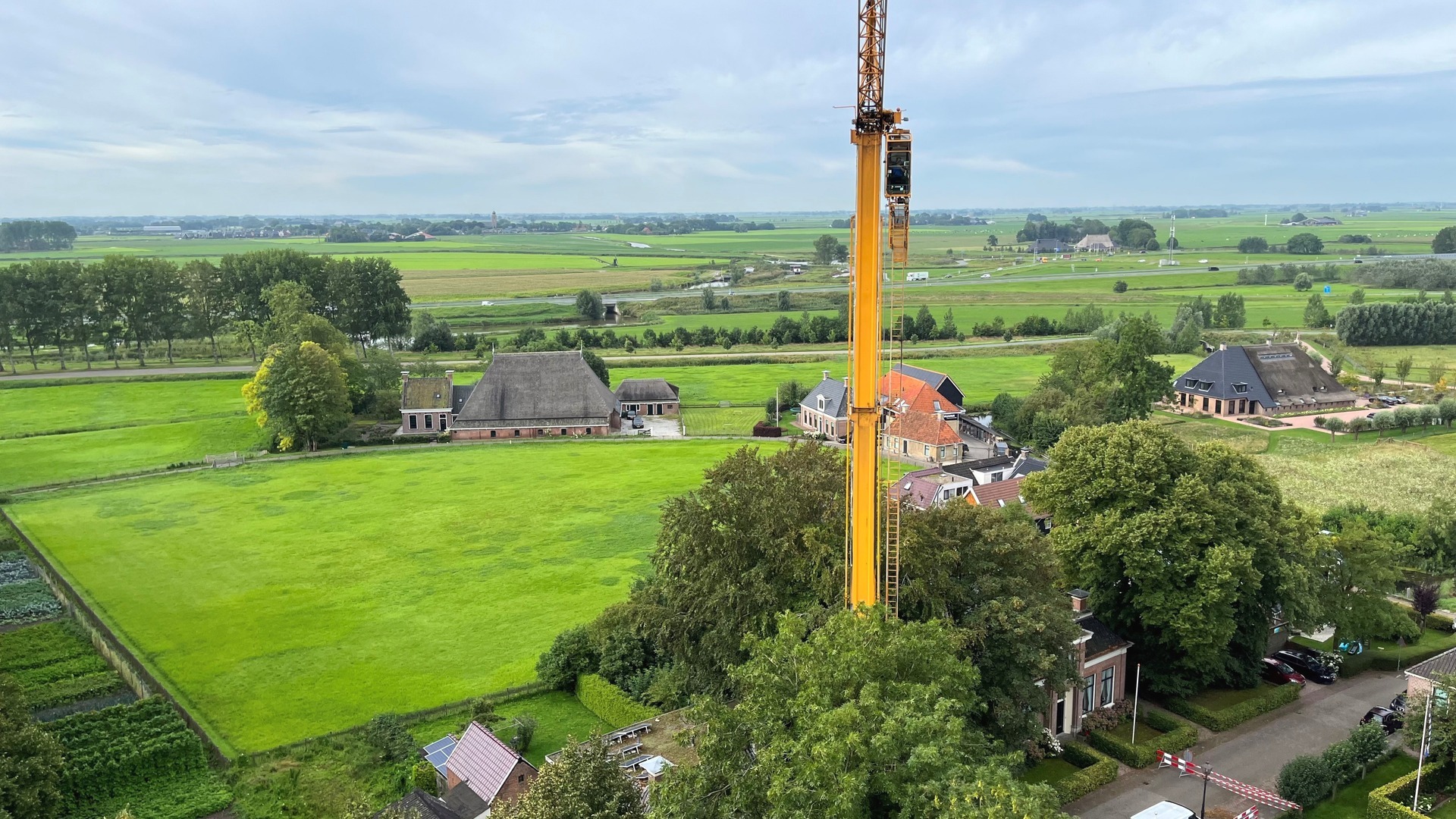 Grootste kraan van Nederland in Marsum: "Weer eens wat anders voor een ...