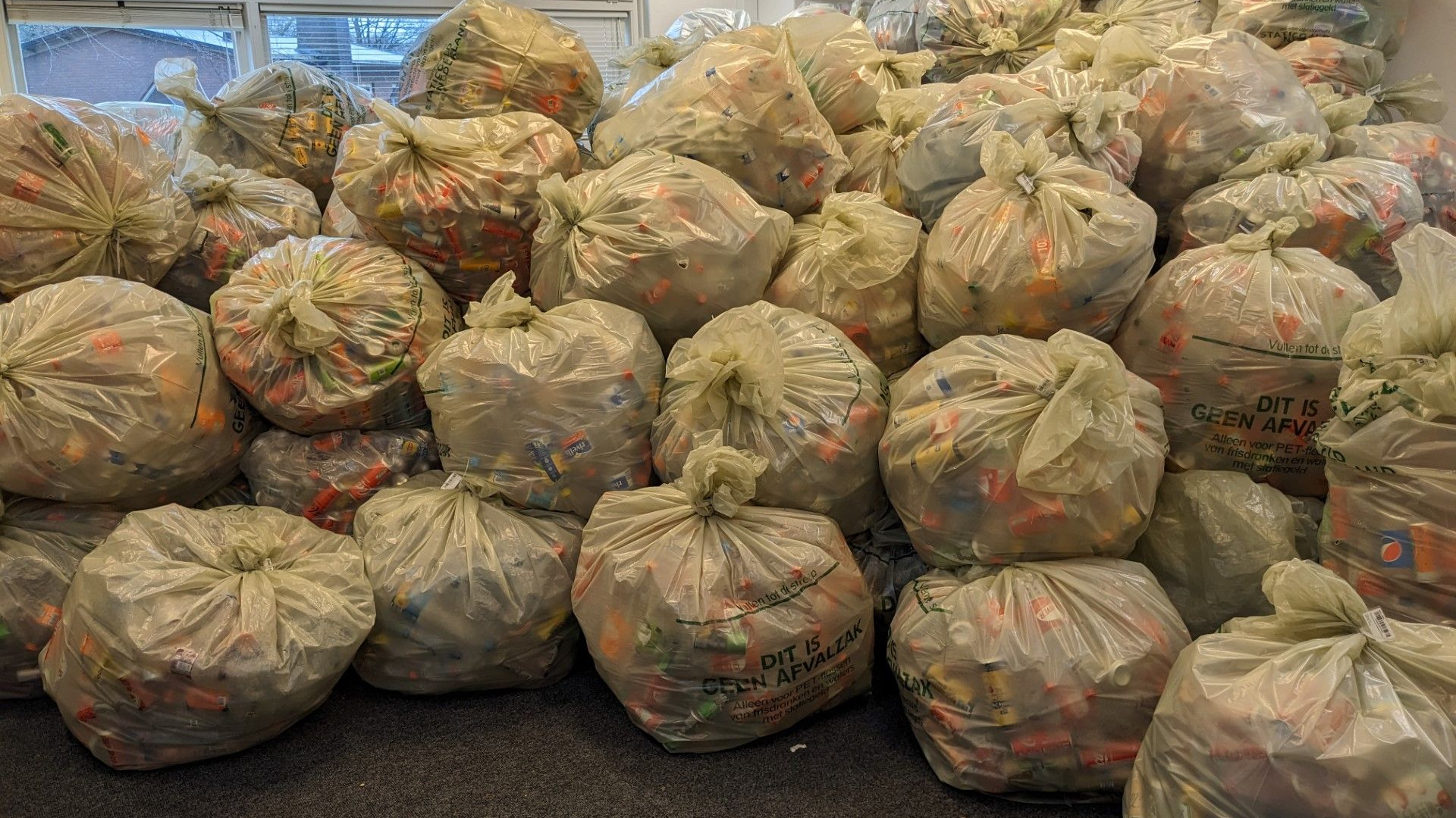 Meer dan tweehonderd zakken, het gaat goeeeed!!!! - Omroep Gelderland