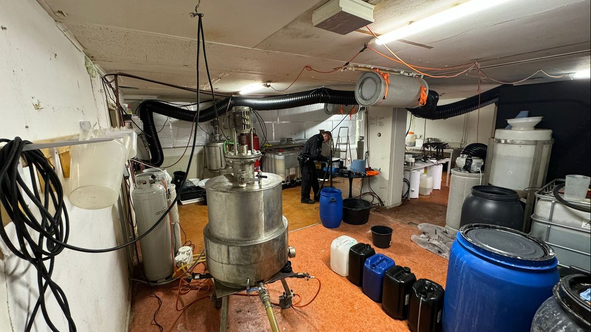 Drugslab Geleen blijkt levensgevaarlijk crystal meth-lab - L1 Nieuws