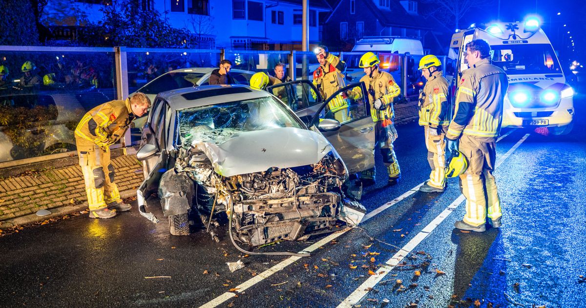 112-nieuws | Grote schade na ongeluk - Vijf auto's betrokken bij ...