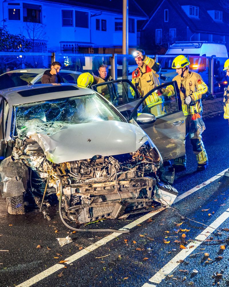 112-nieuws | Grote schade na ongeluk - Vijf auto's betrokken bij ...