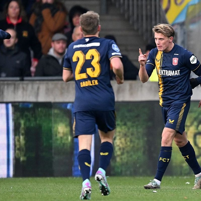 De Oosttribune Podcast #183: "Soeverein FC Twente geeft het weer bijna weg in derby" - Oost