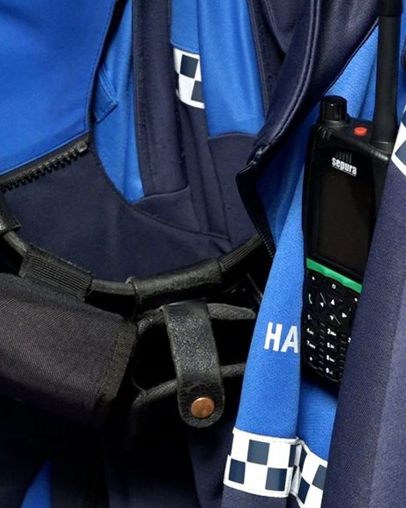 Arnhem kiest voor hoofddoekje en keppeltje bij uniform boa's - Omroep ...