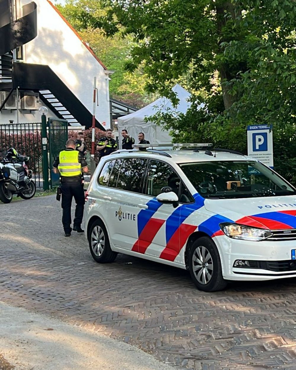 Dode bij schietpartij hotel: 'Slachtoffer zat iets te drinken en werd van dichtbij beschoten ...