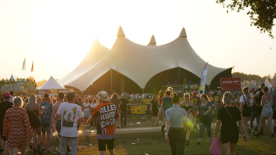 Bekijk de eerste dag van Zwarte Cross • Armin van Buuren sluit af - Omroep Gelderland