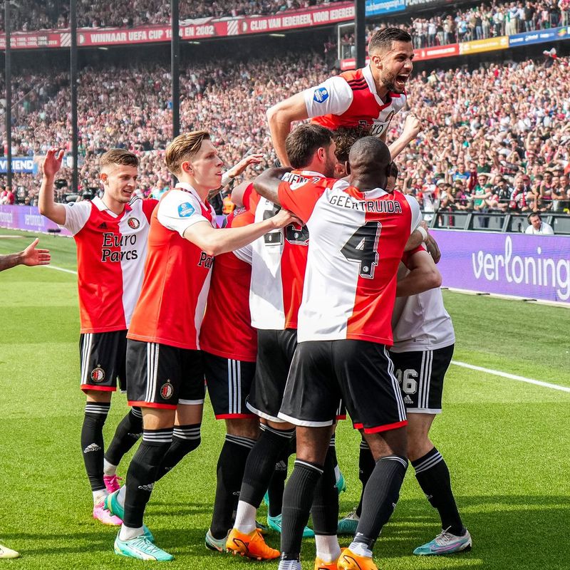 KIJK EN LEES TERUG: Feyenoord heeft het landskampioenschap binnen (3-0) - Rijnmond