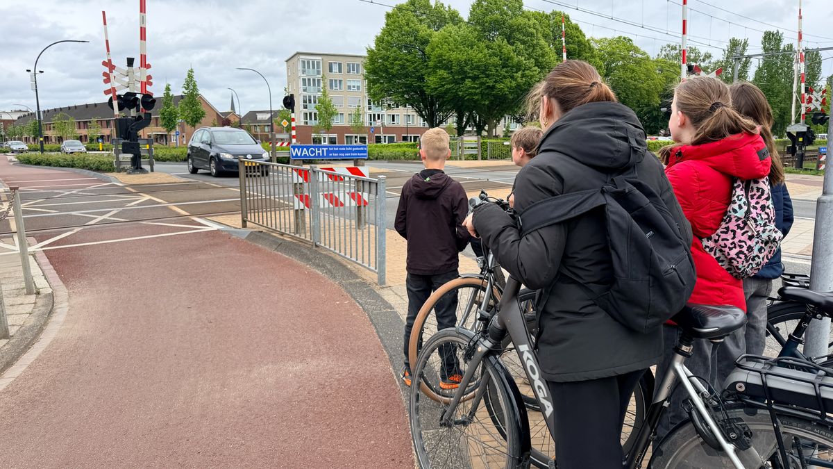 Nog snel even voor de trein langs: steeds meer jongeren steken last ...