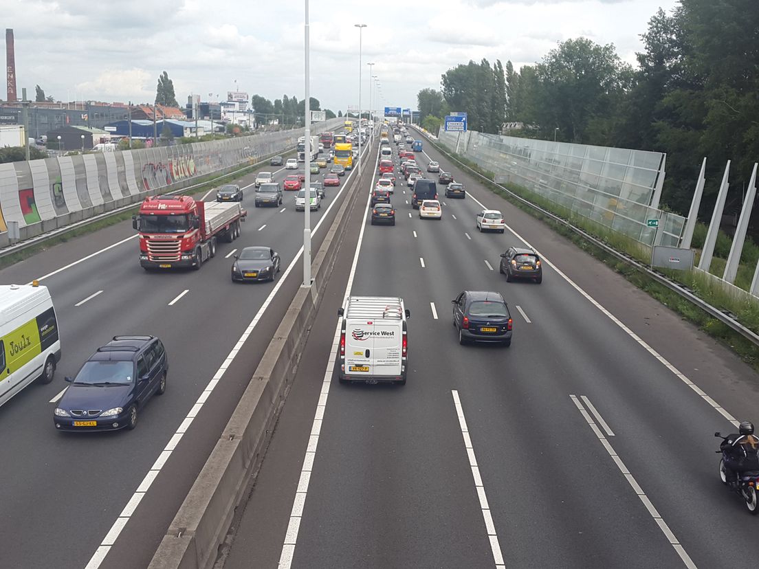 Urenlange files rondom Rotterdam - Rijnmond