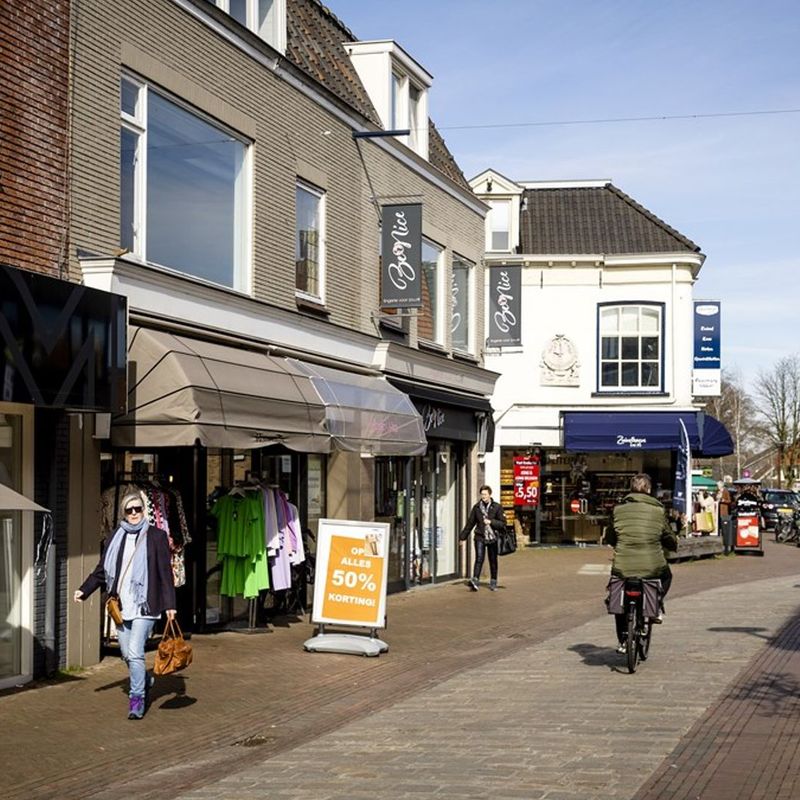 Stenen winkel legt het af tegen online: flinke daling winkels in ...