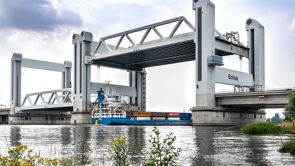 Storing Botlekbrug nog steeds niet voorbij; ook morgen moet verkeer ...