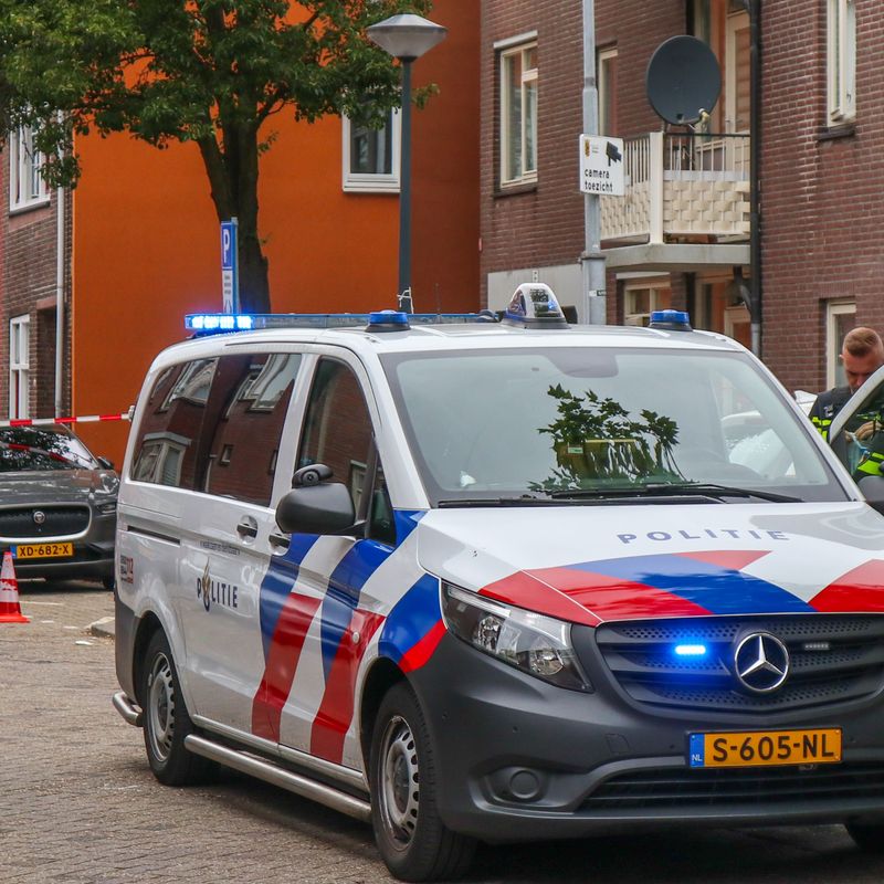 Man bedreigd en geslagen met vuurwapen - Rijnmond