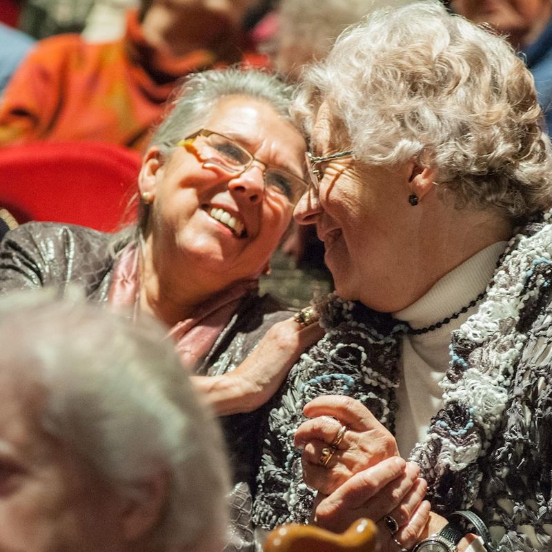 Stichting Vier het Leven helpt ouderen over de drempel - Oost