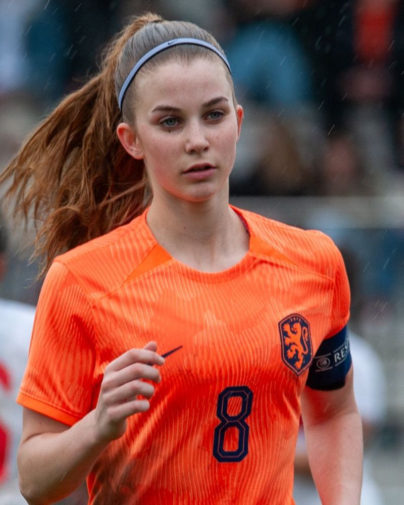 Voetbalsters onder 19 grijpen in verlenging naast Europese titel - Oost