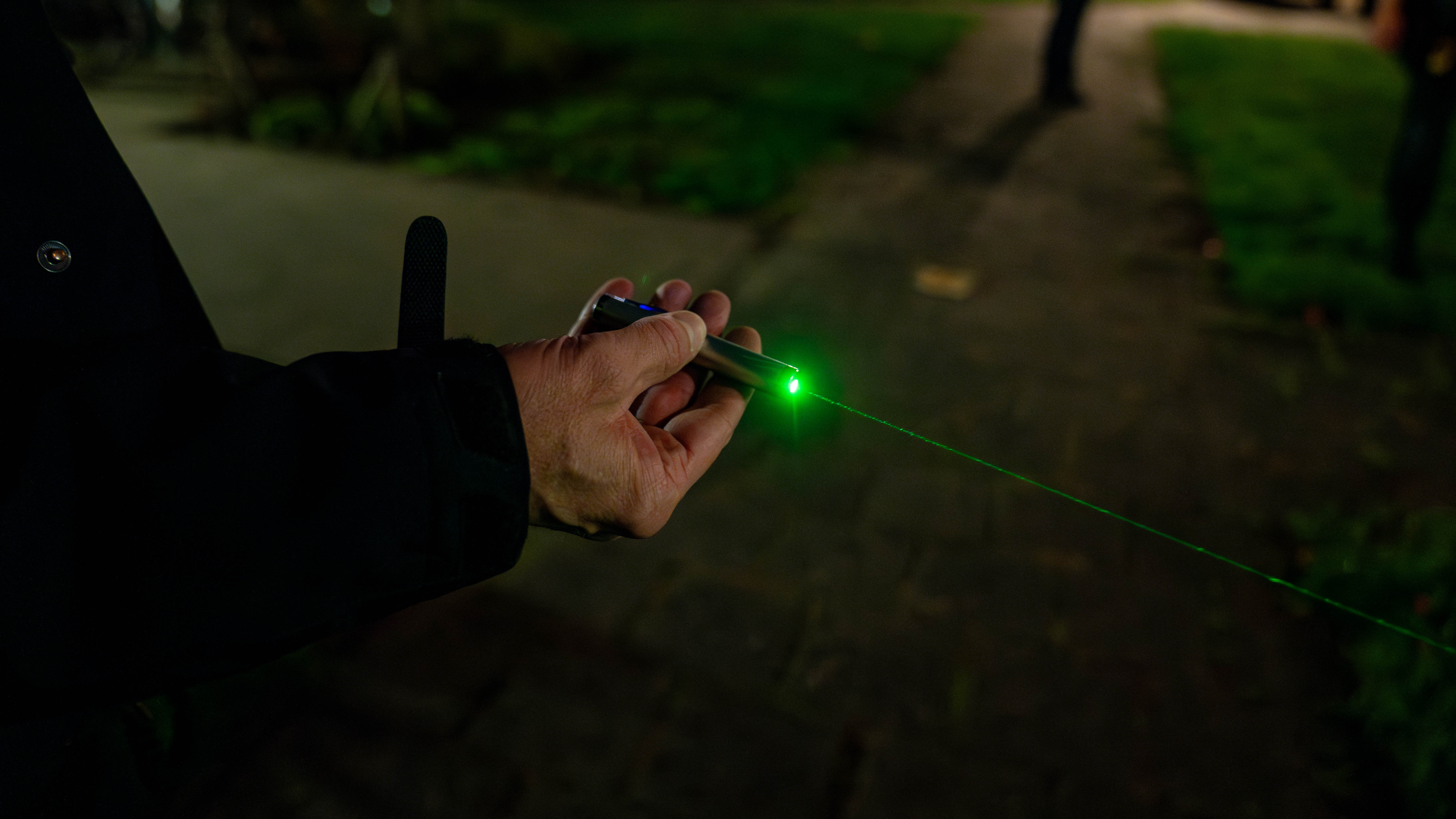 'Stevig gesprek' met persoon die met laserpen op helikopter schijnt in ...