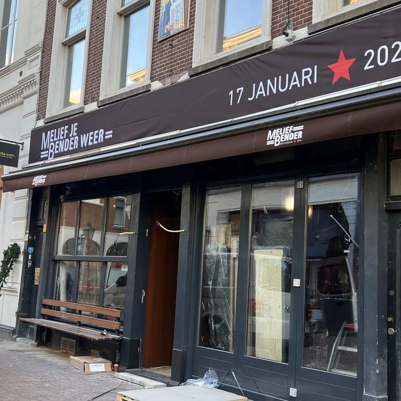 Een van de oudste cafés van Rotterdam gaat na een jaar weer open - Rijnmond