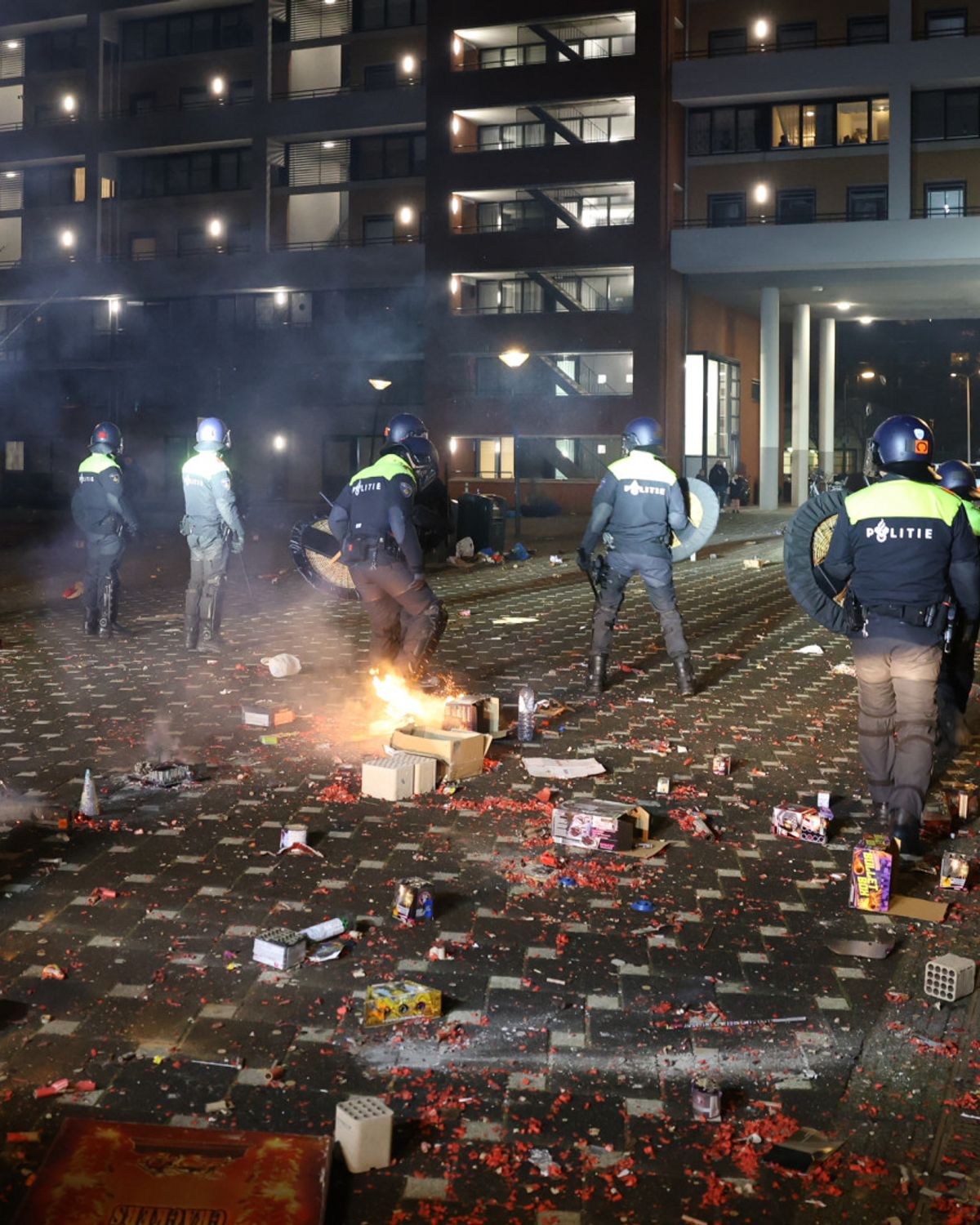 Agenten gaan tijdens jaarwisseling met extra gehoorbescherming de ...