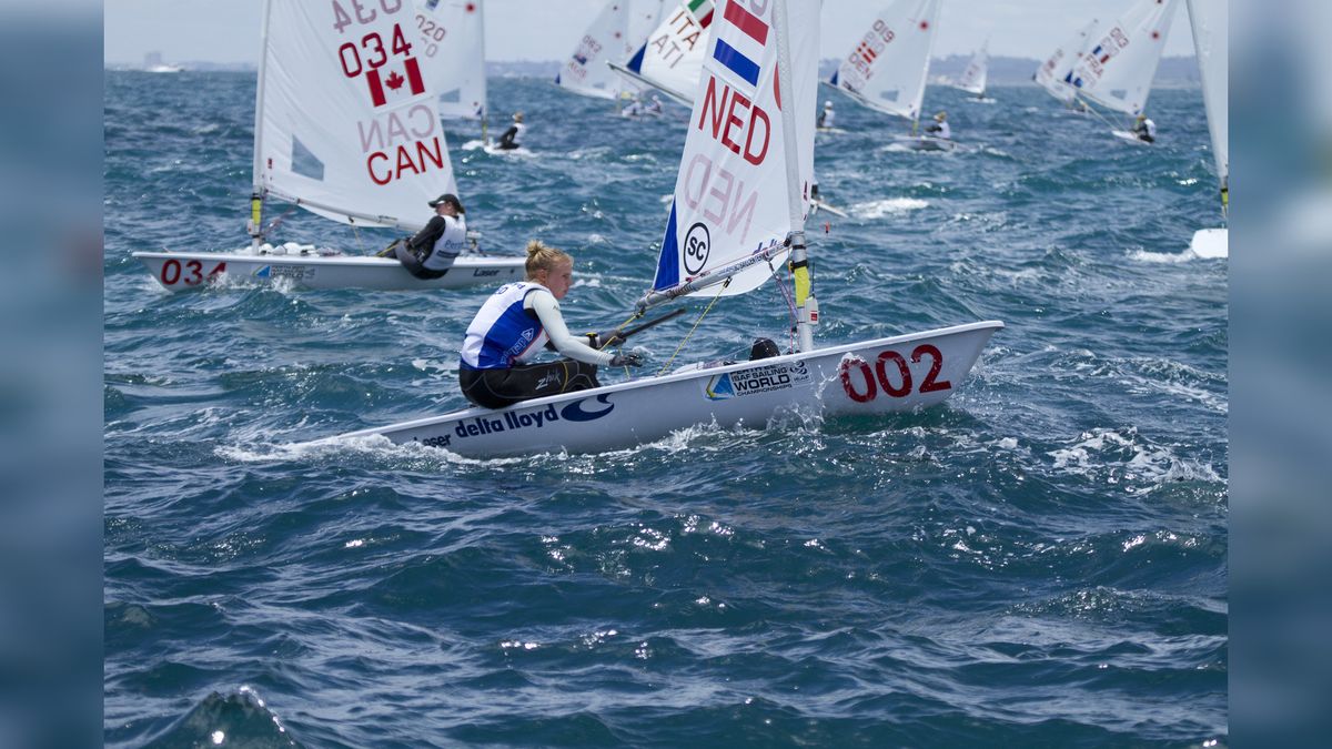 Marit Bouwmeester wint twa races by Regatta Medemblik - Omrop Fryslân