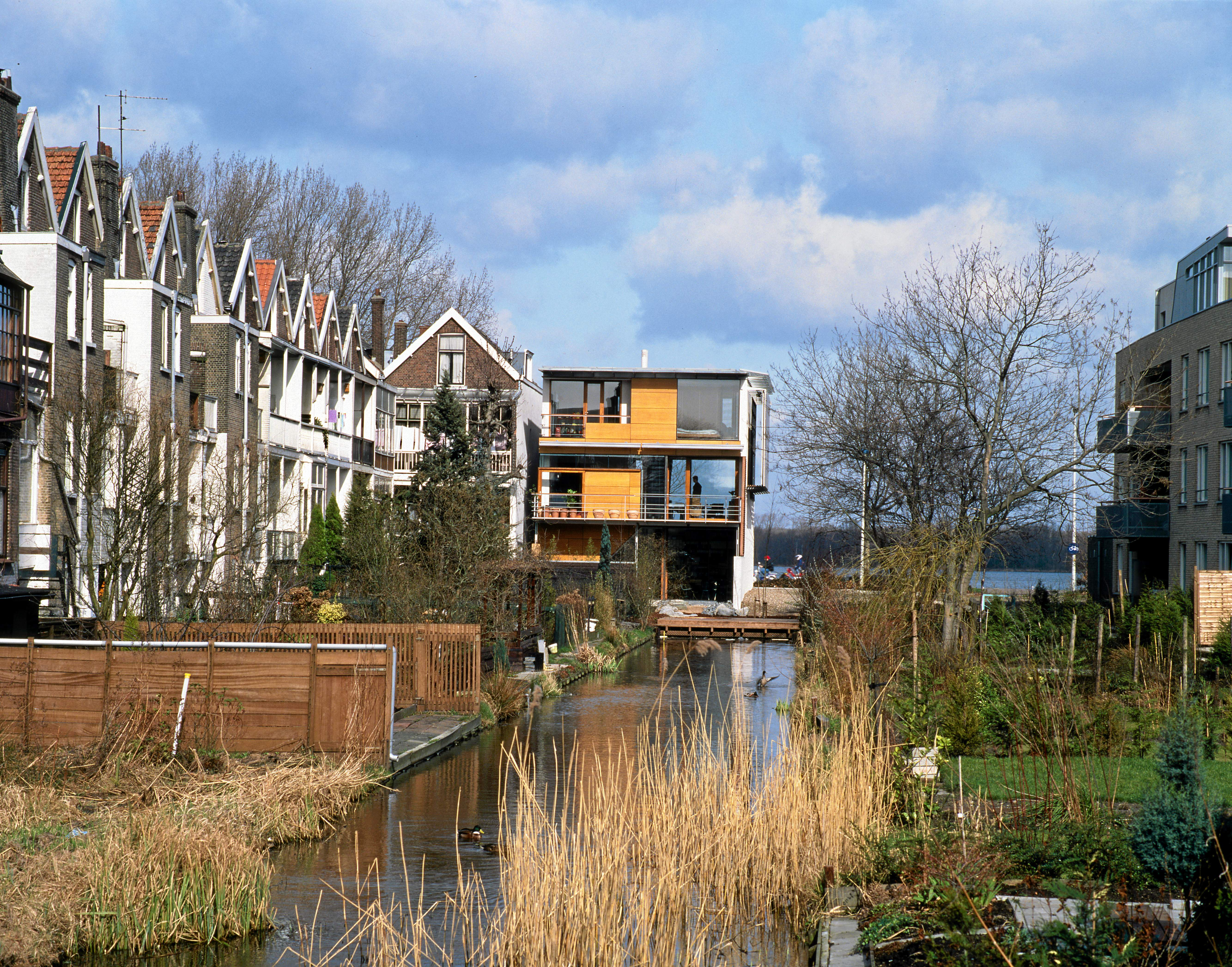 Dit is de zelfontworpen woning van de geridderde toparchitect Francine ...