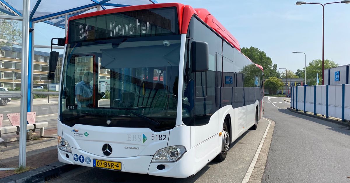 Bus slaat route door dorpscentrum voorlopig over - Omroep West