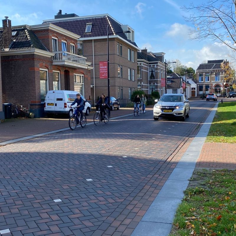 Gemeente Assen onderzoekt veiligheid fietsers na proef met fietsstroken ...