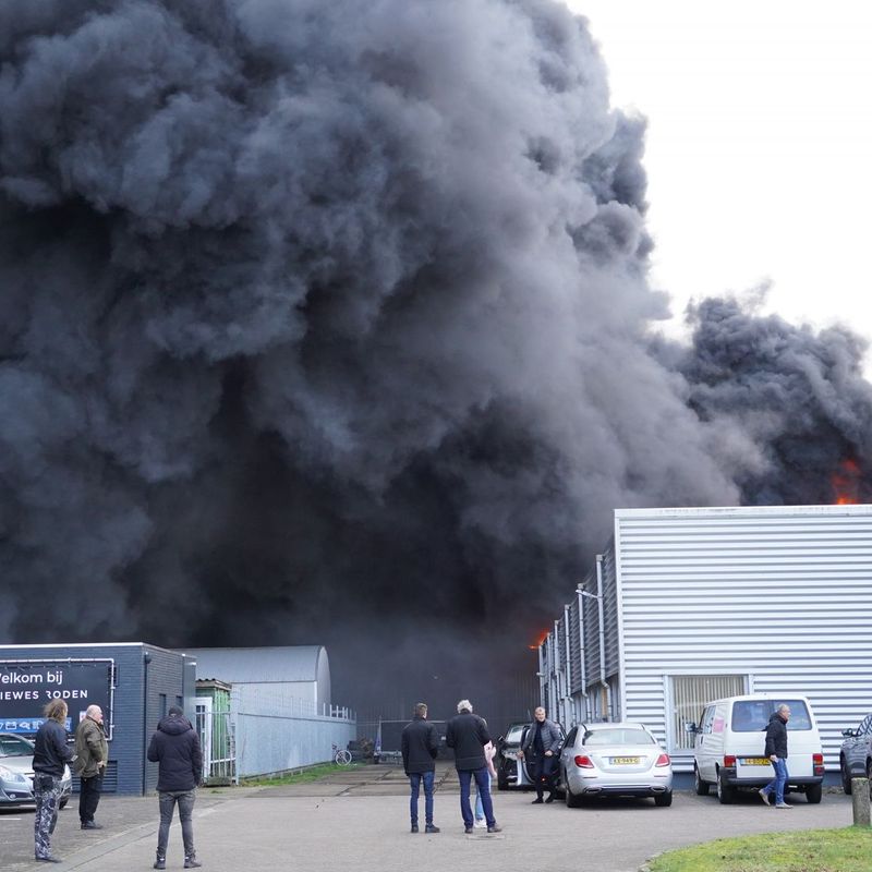 Ondernemers machteloos bij verwoestende brand Roden: 'Ik had maar een ...