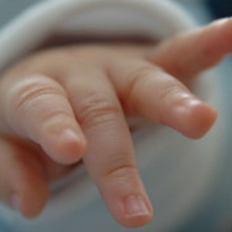 Rechtszaak mishandeling baby Oude-Tonge opnieuw vertraagd door nader ...