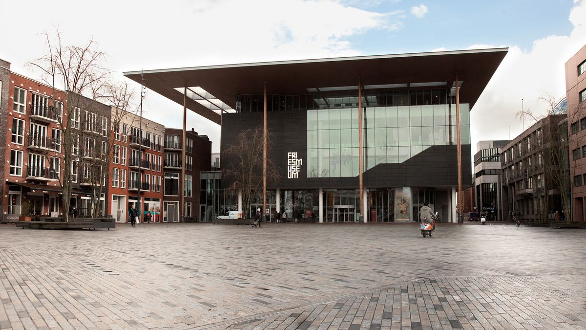 150.000ste bezoeker voor Escher-tentoonstelling in Fries Museum - Omrop ...