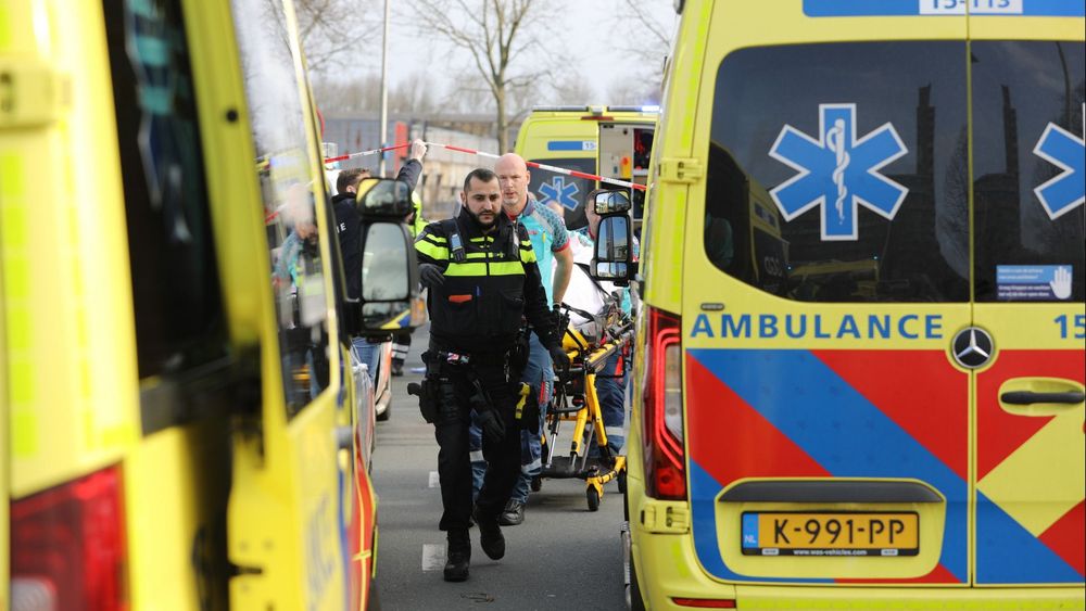 Dode en zwaargewonden bij steekpartij in Delft - Omroep West Dode en zwaargewonden bij steekpartij in Delft - Omroep West