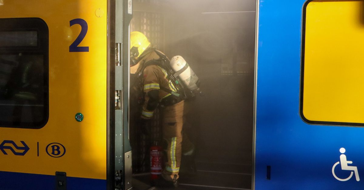 Brand in trein op Rotterdam Centraal, veel rook in coupé - Rijnmond