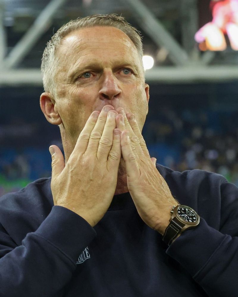 'Ik slaap dramatisch', Vitesse houdt John van den Brom flink bezig ...