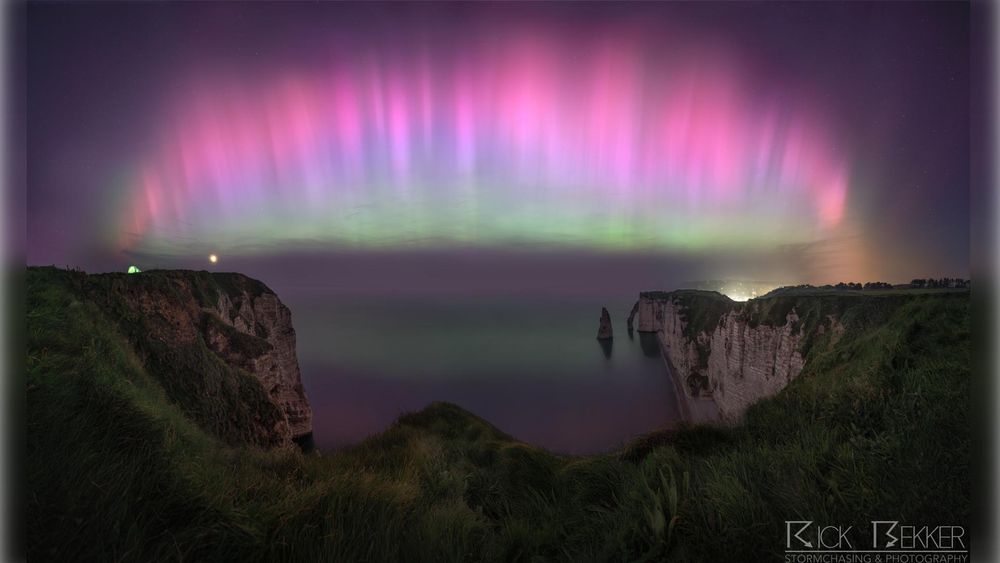 Rick reed naar een klif in Frankrijk om het noorderlicht te zien: 'Topt ...