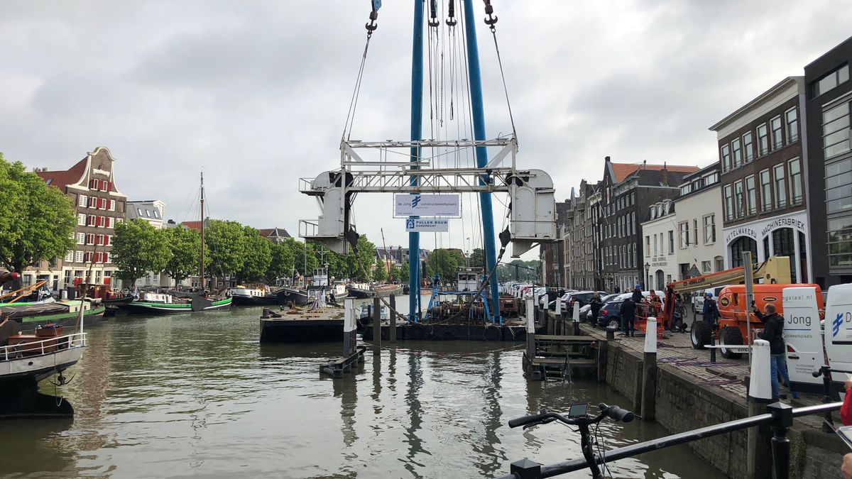 Dok van Straatman tijdelijk verdwenen - Rijnmond