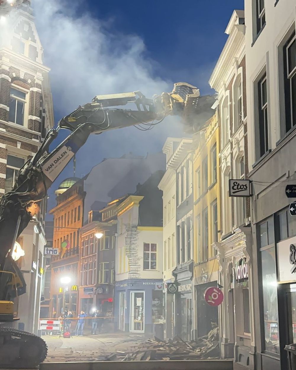 Pand gesloopt na brand Arnhem • 'mobiele post' voor vragen - Omroep ...
