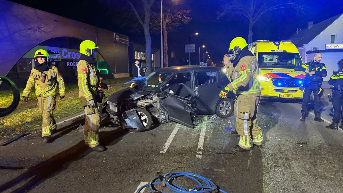Auto botst tegen boom: traumahelikopter opgeroepen - L1 Nieuws