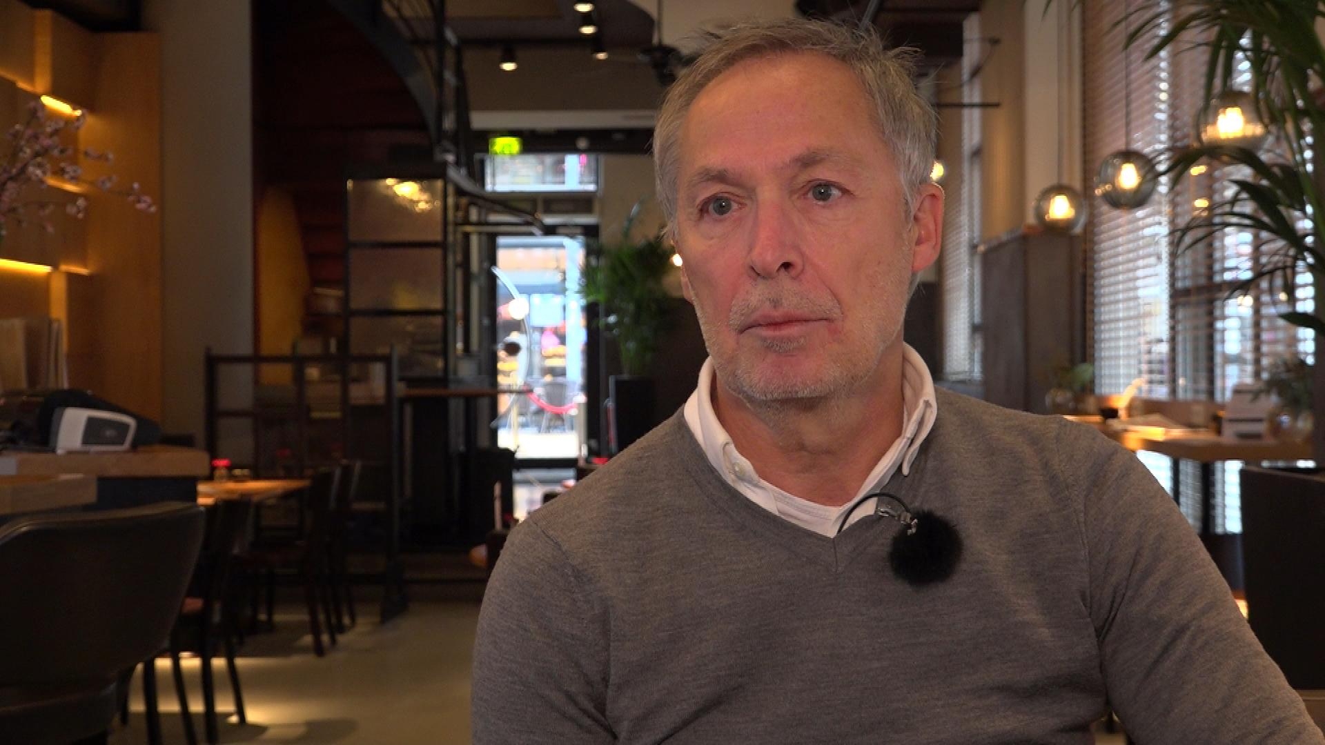 Na 27 jaar is Marcel Schlaman eigenaar af bij News Café: 'Het moet wel ...