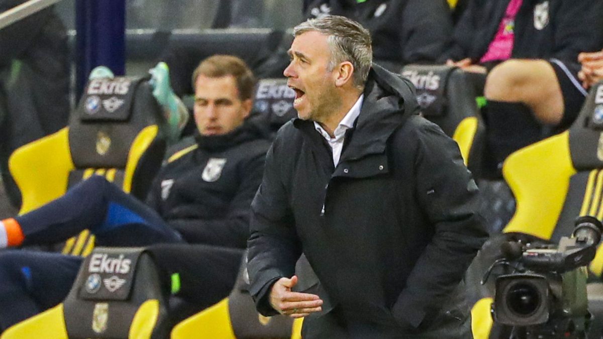 Trainer René Hake niet blij met spel Go Ahead Eagles bij Vitesse ... Trainer René Hake niet blij met spel Go Ahead Eagles bij Vitesse ...