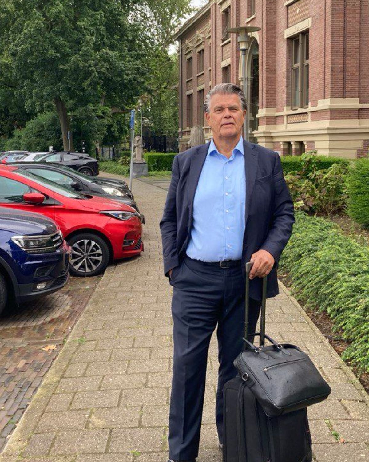 Tsjakkaa! Emile Ratelband dwingt via de rechter mailverbod af - Omroep ...