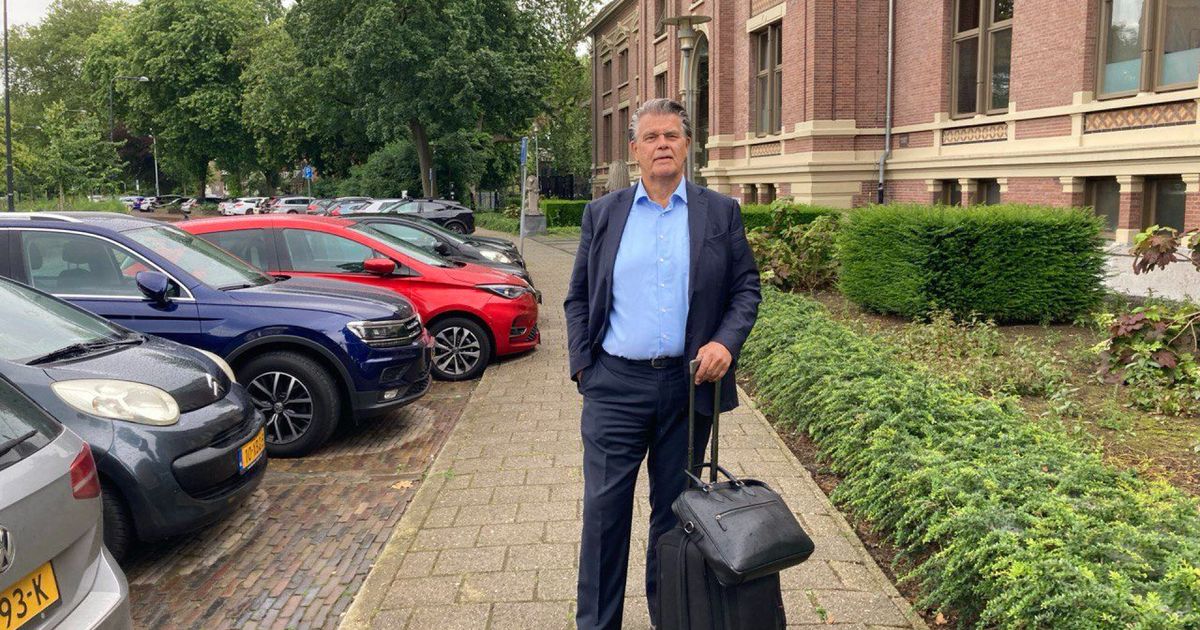 Tsjakkaa! Emile Ratelband dwingt via de rechter mailverbod af - Omroep ...