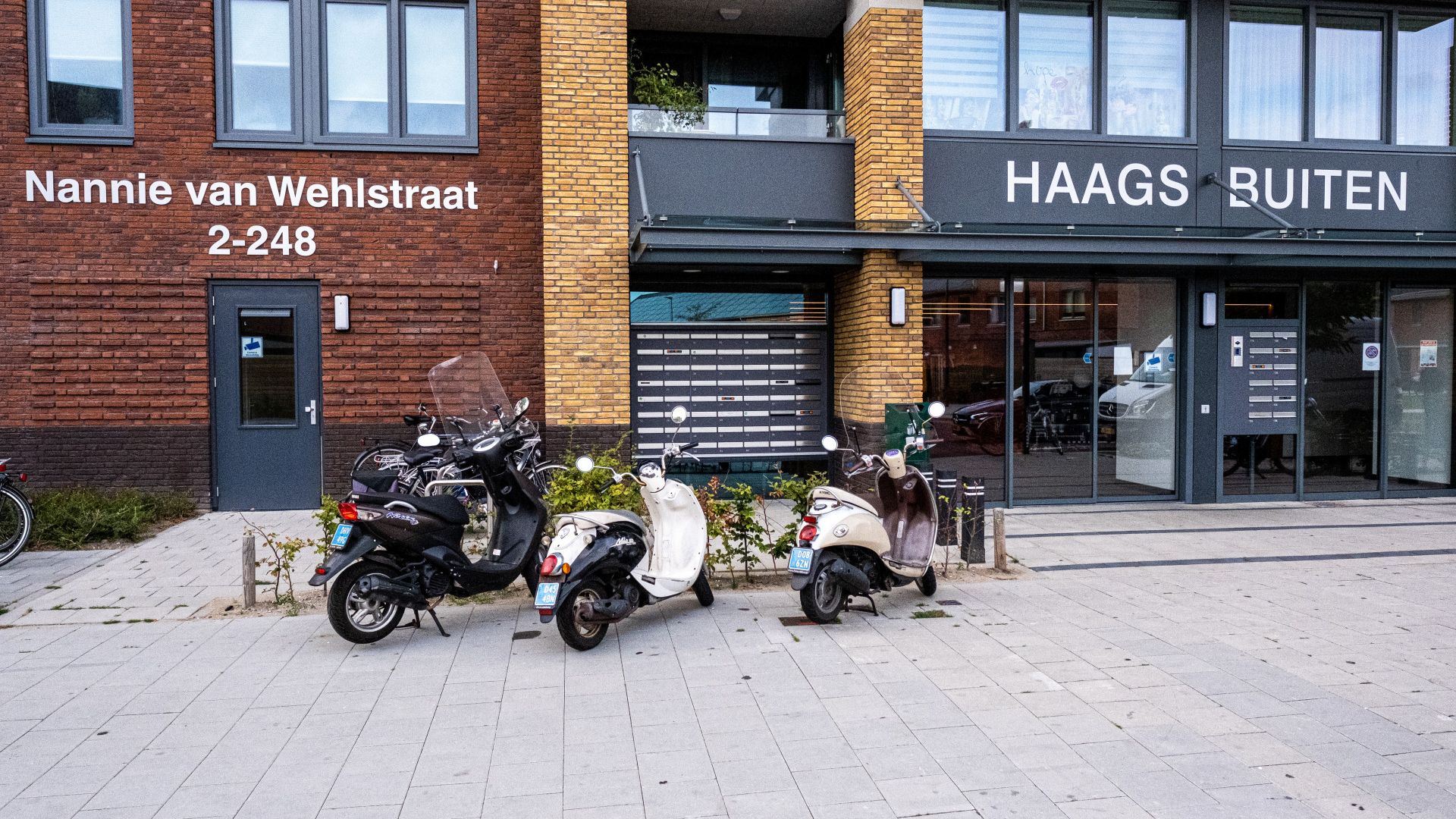 Onrust in nieuwe flat Wateringse Veld: 'Veel vernielingen en politie ...