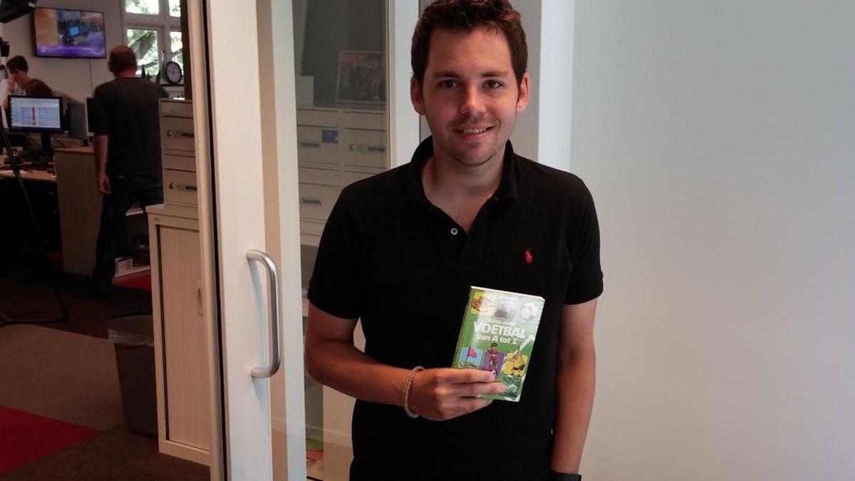 Stef de Bont schreef boekje in simpele taal over voetbal: Druk zetten ...